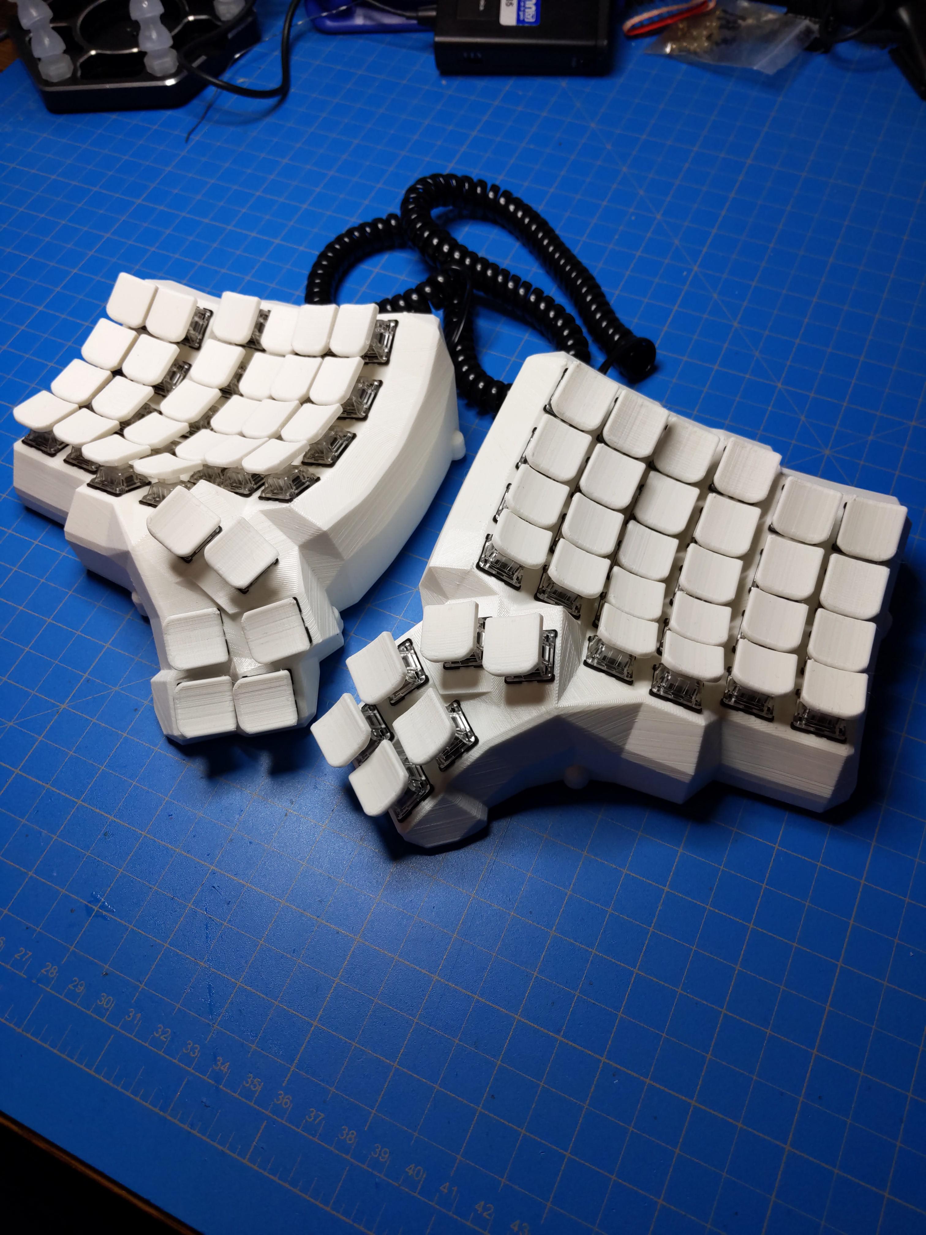 Stormtrooper White Dactyl Manuform w/3D Printed Caps | Scrolller