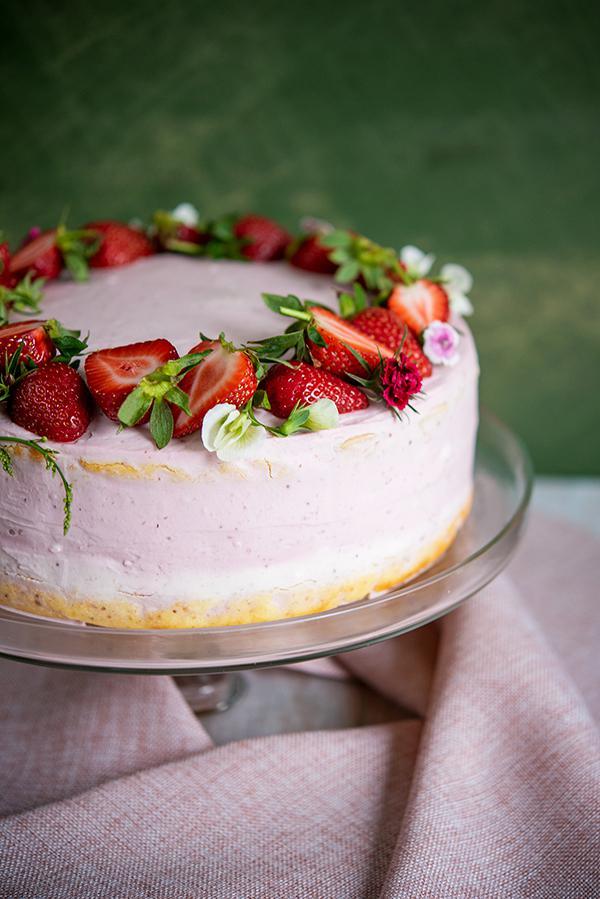 Strawberry cake | Scrolller