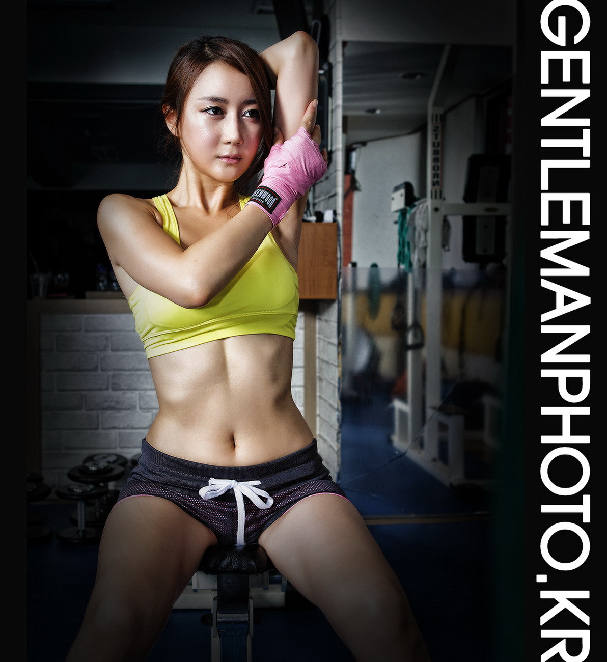 Stretch those arms | Scrolller