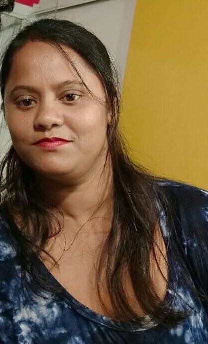 Student's mom sending pics. Should I reply? | Scrolller