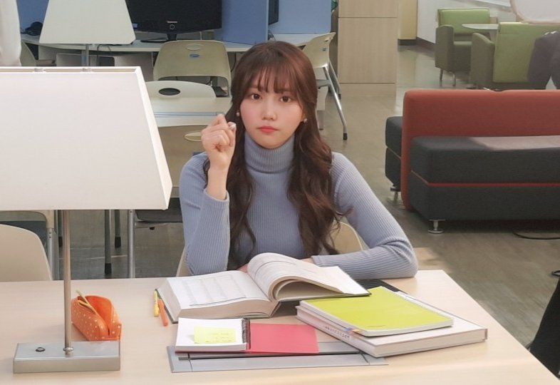 Studying Jueun | Scrolller