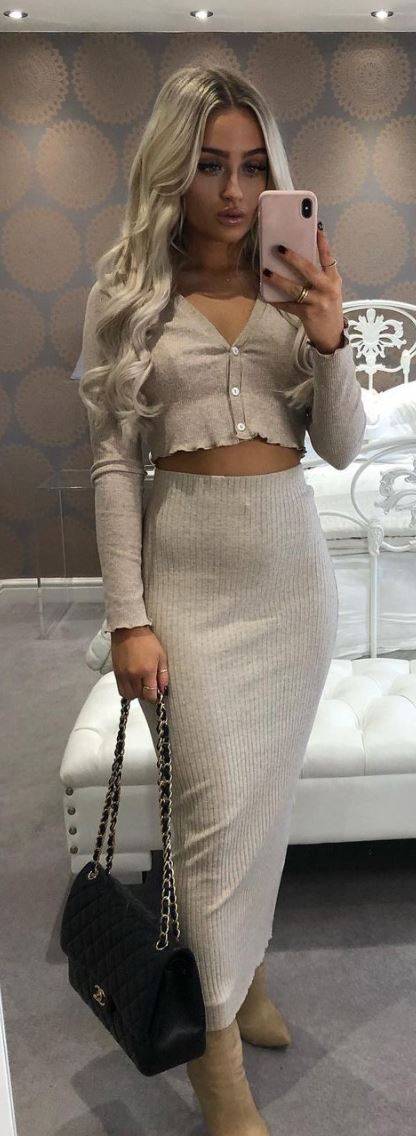 stunner hottie | Scrolller