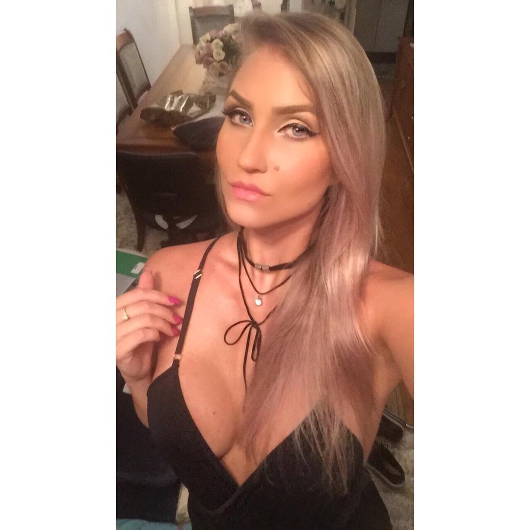 Stunning Light Eyes Scrolller