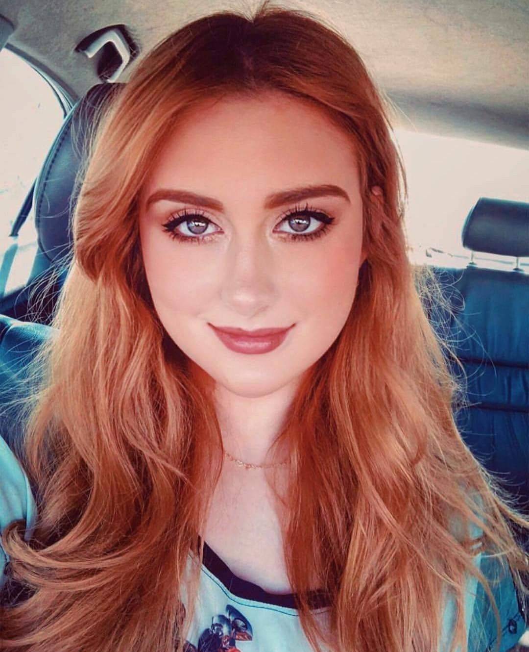 Stunning redhead | Scrolller