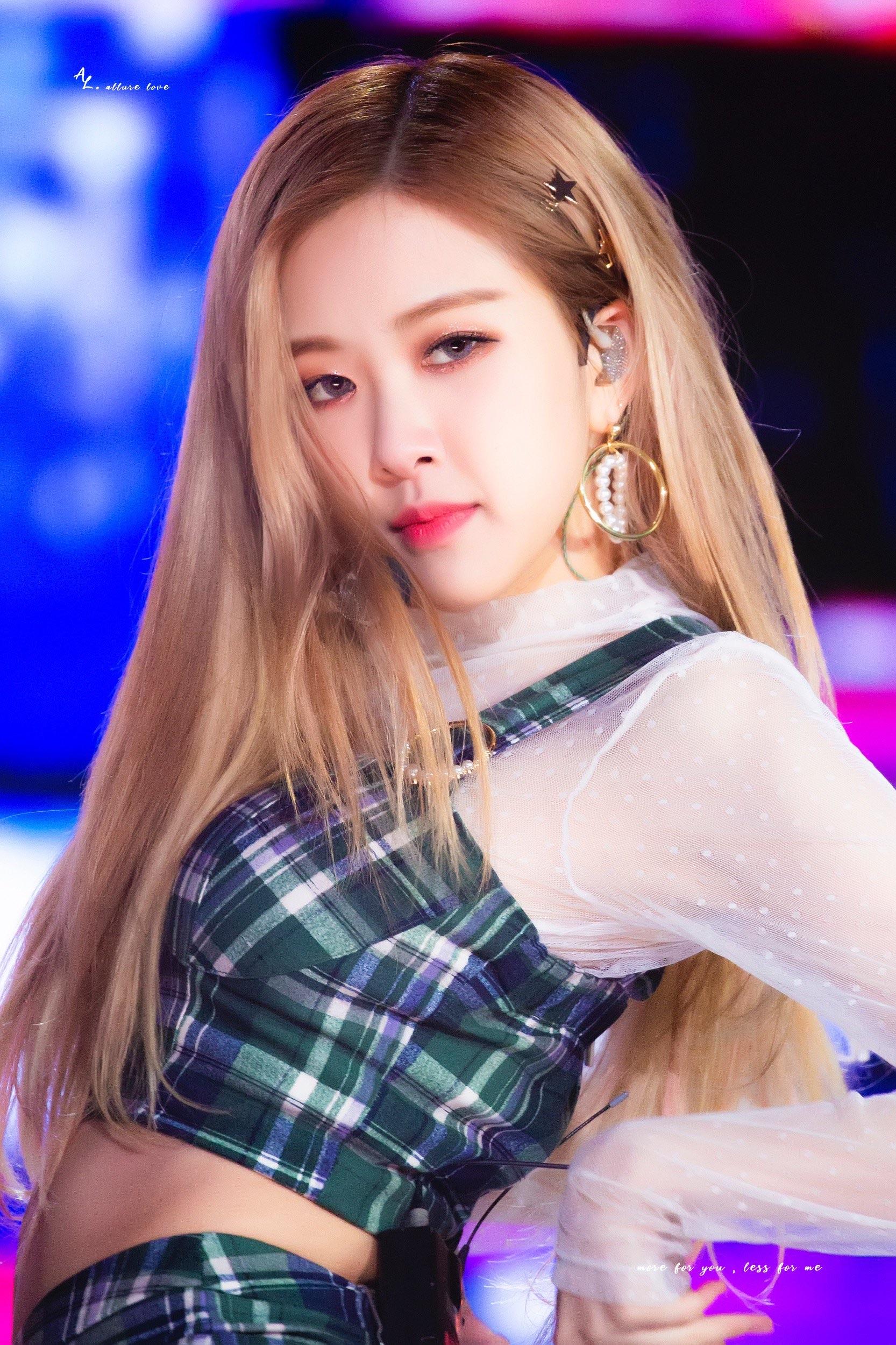 Stunning Rosé | Scrolller