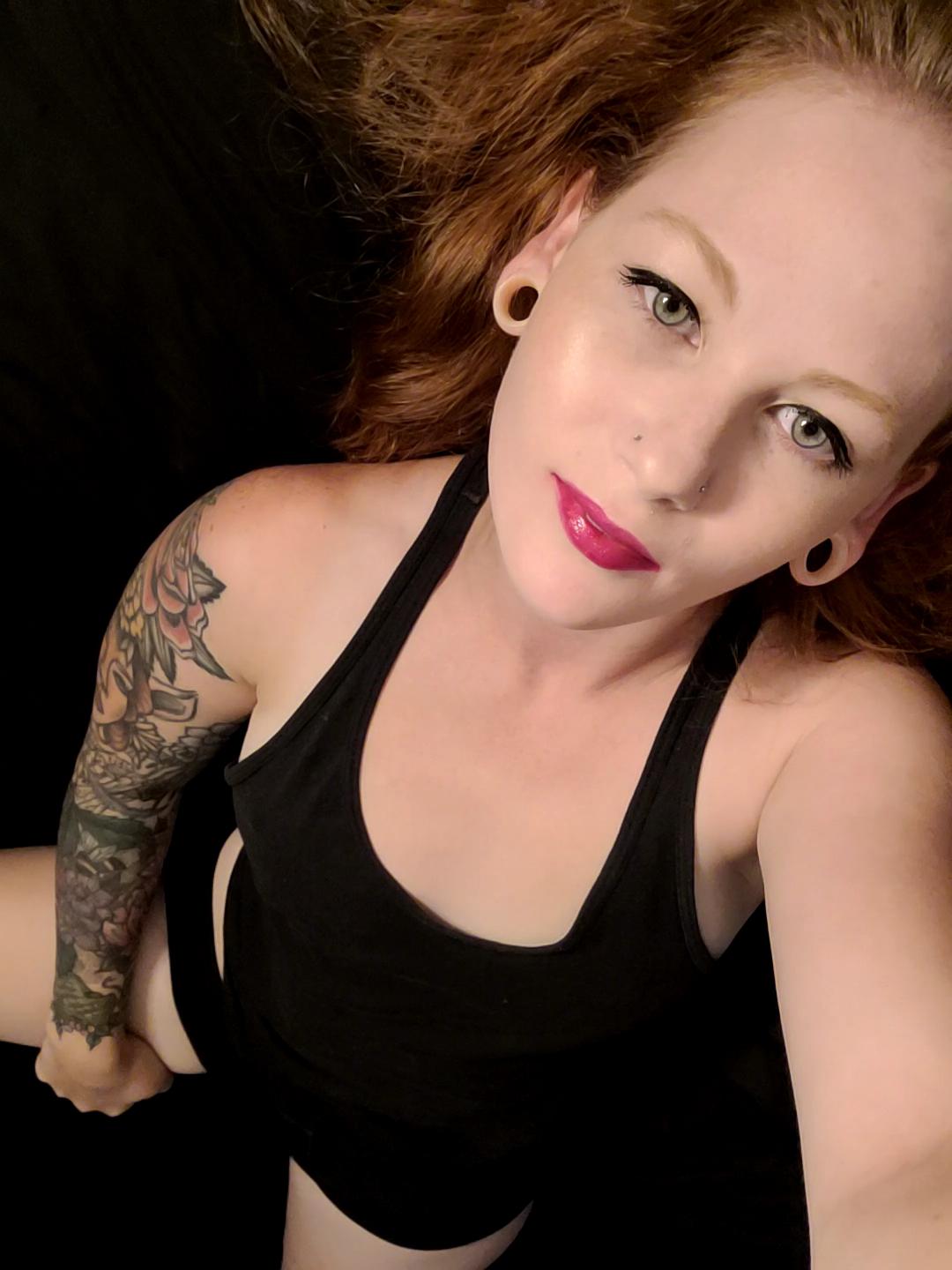 Subtle Sexy, Modest Monday | Scrolller