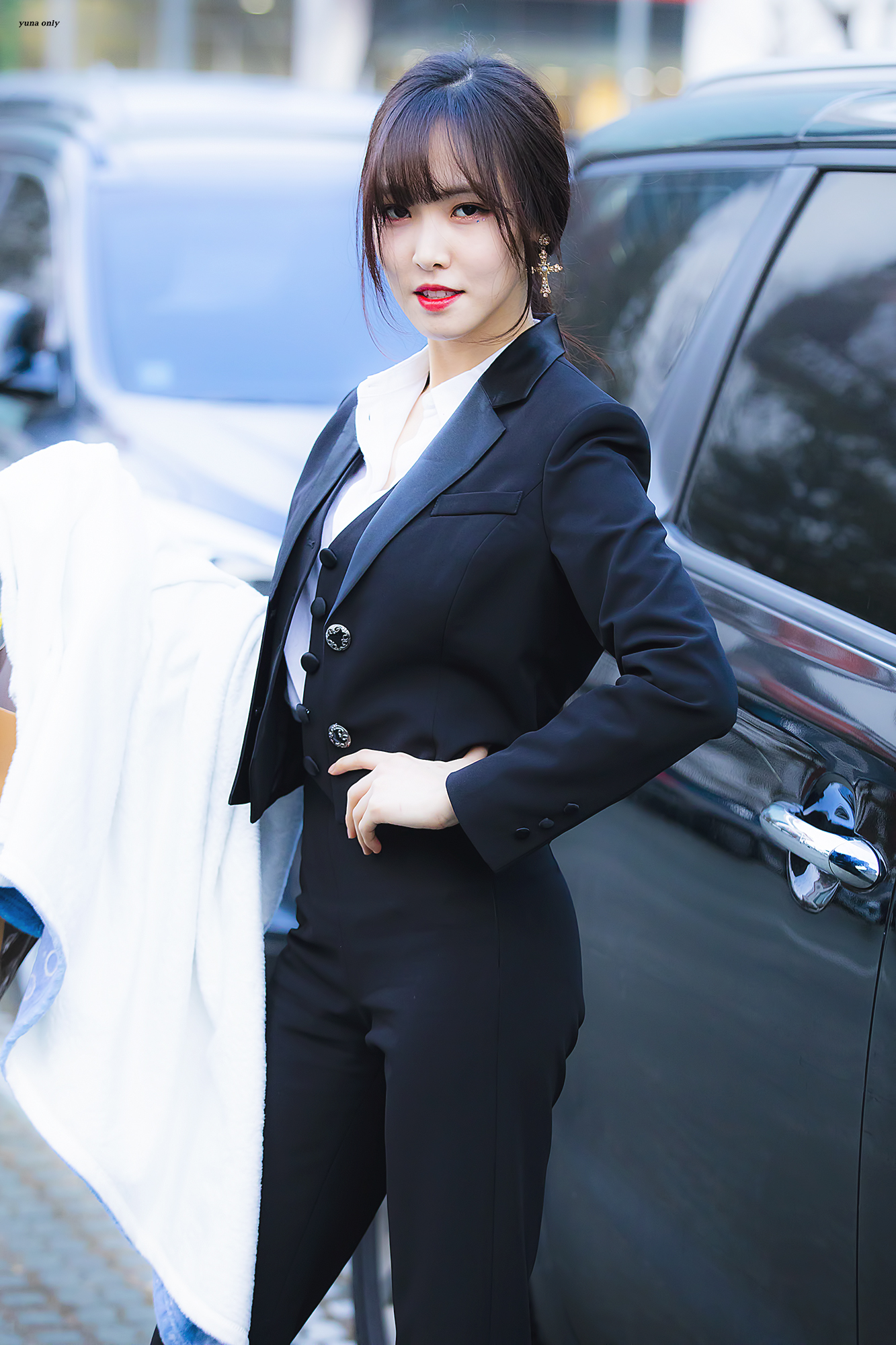 Suit-Yuju | Scrolller