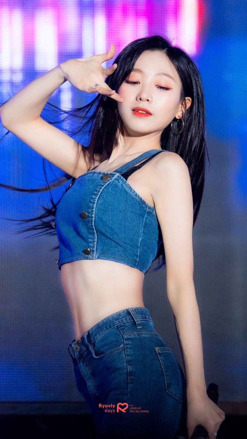 Sujeong pose | Scrolller