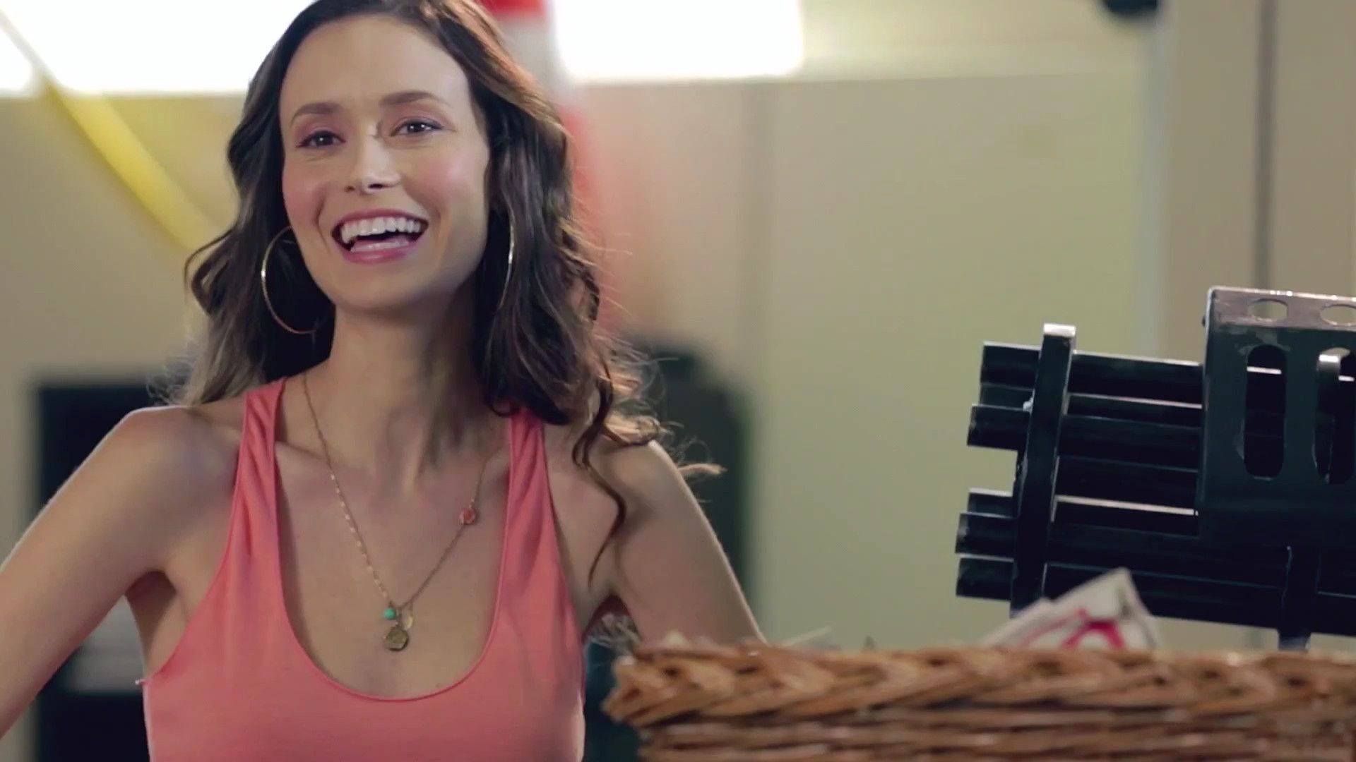 Summer's gorgeous smile in her new show Jeff 1000 | Scrolller