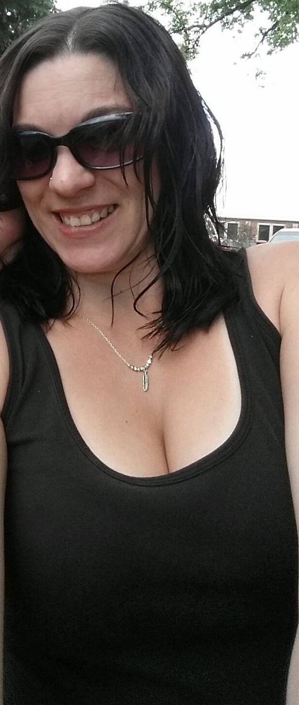 Black tanktop | Scrolller