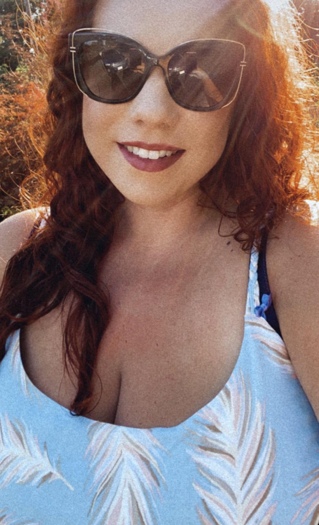 Sunshine and cleavage | Scrolller