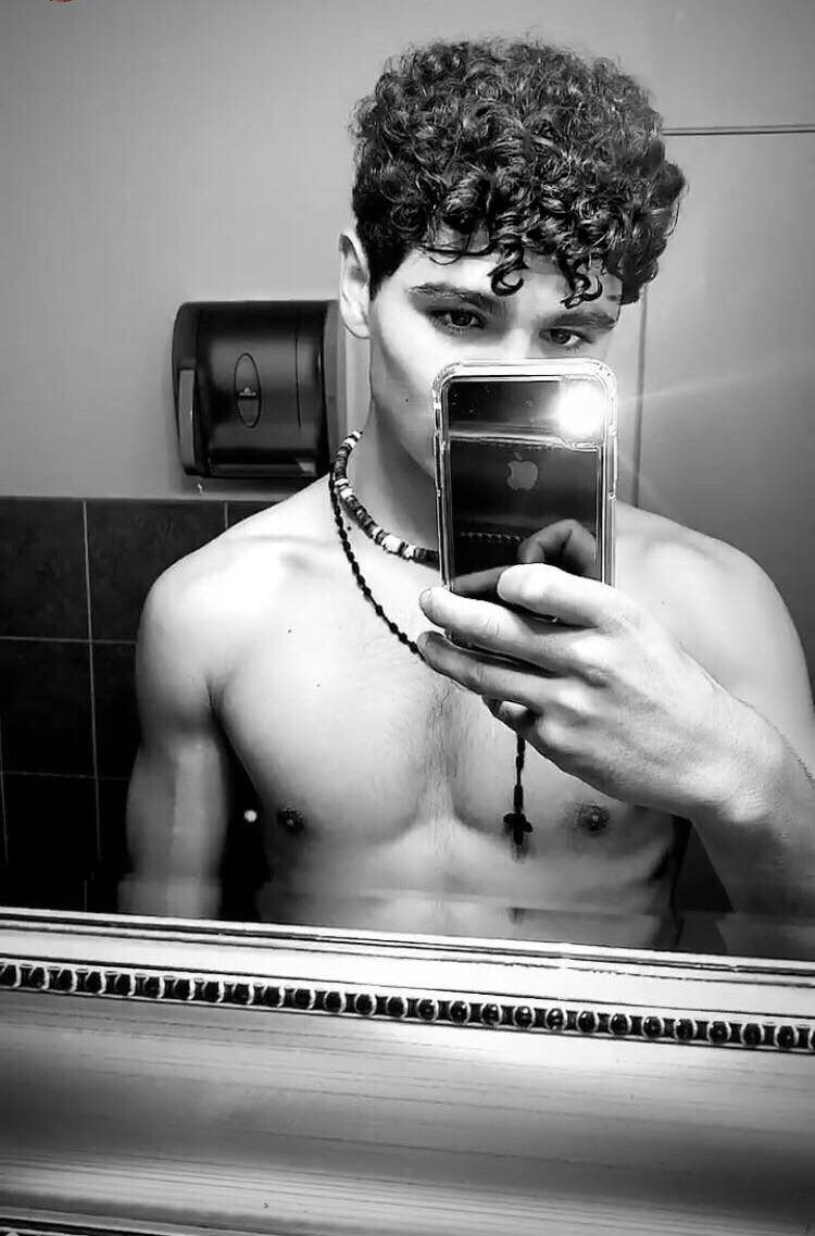 Sup guys I’m bored | Scrolller