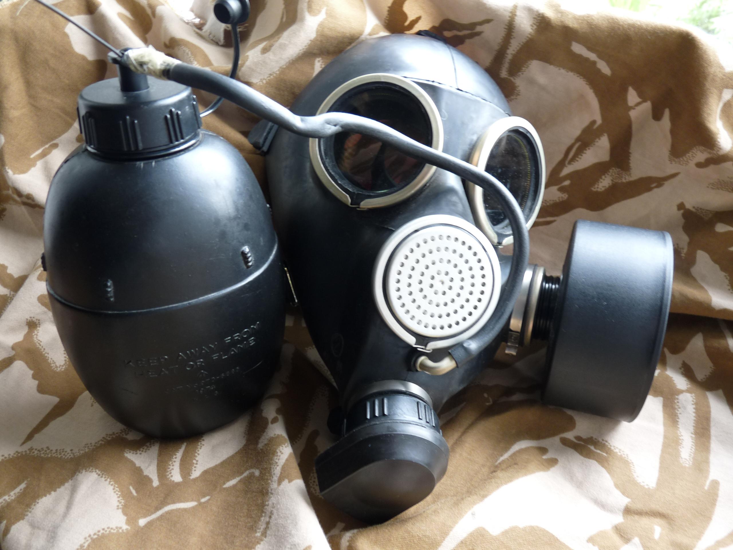 SUPER MEGA RARE BRITISH TRIAL SR7-V GASMASK!!!! | Scrolller