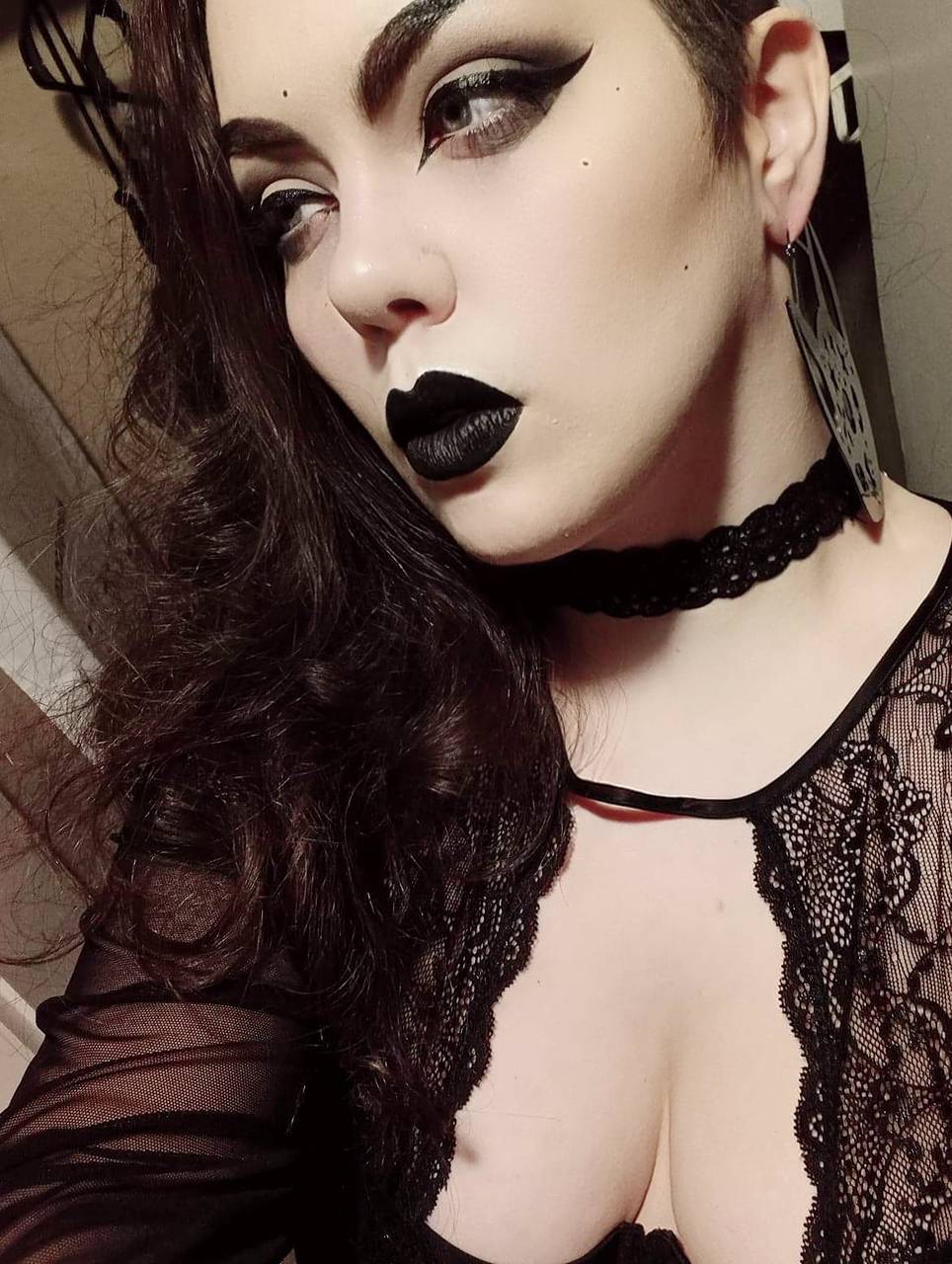 Super subtle look 🖤🕸 | Scrolller