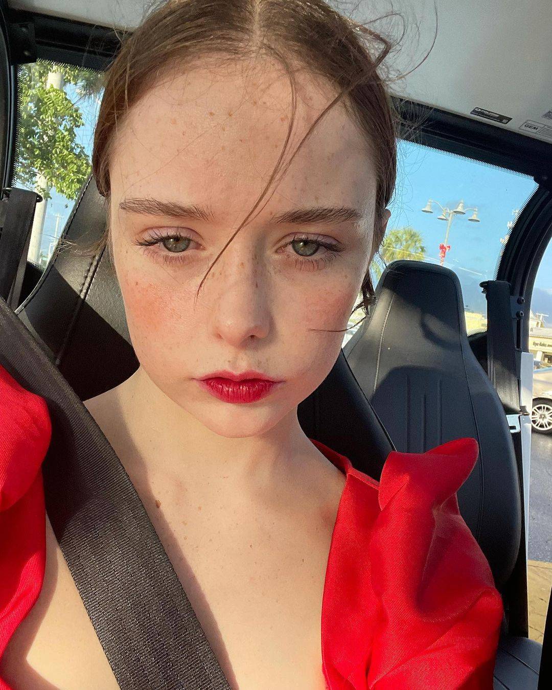 Suzanna (thestrawberrybutcher) | Scrolller