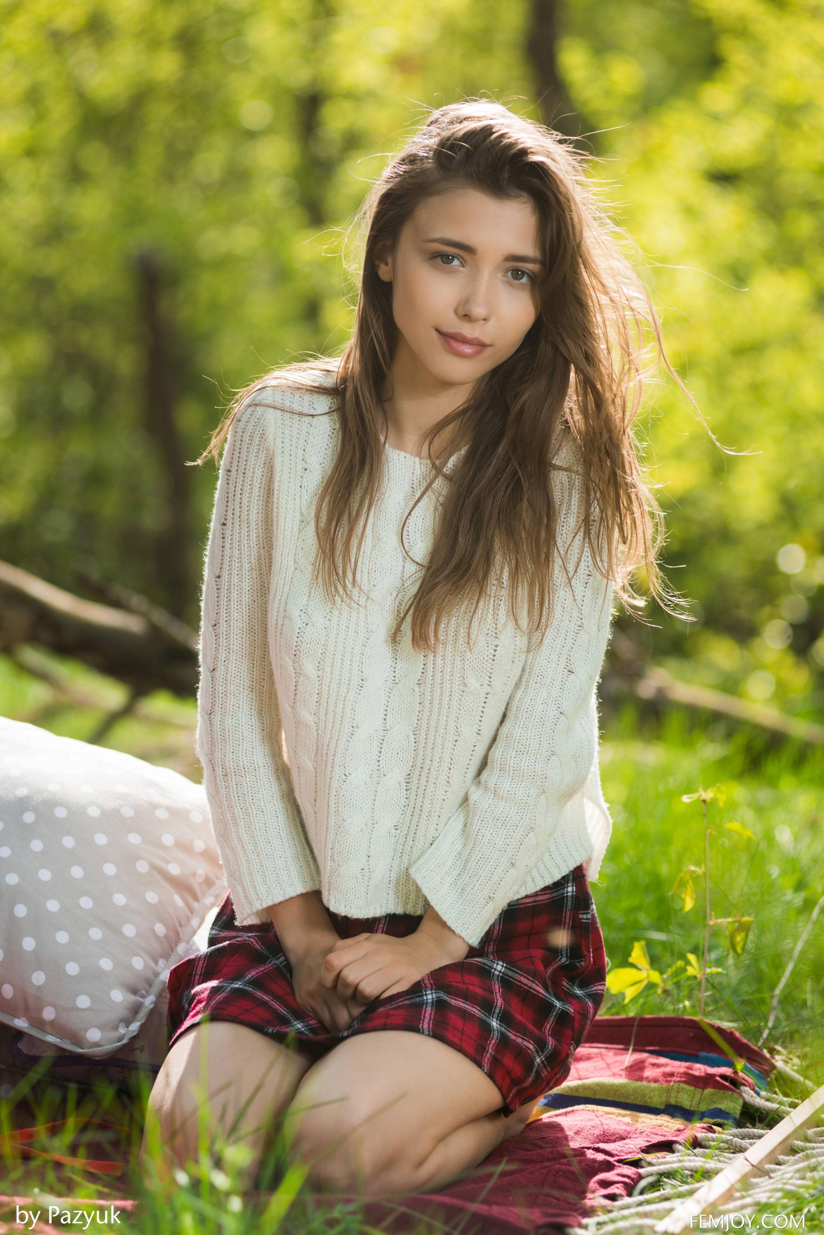 Mila Azul | Scrolller