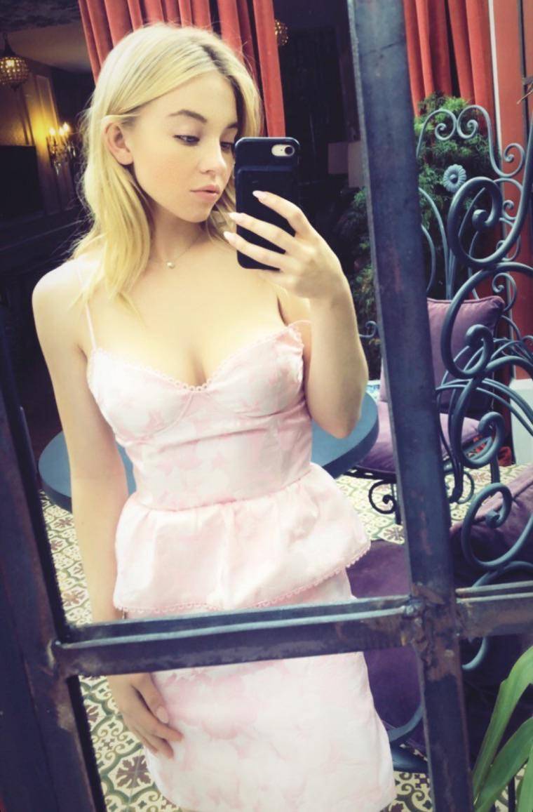 Sydney Sweeney | Scrolller