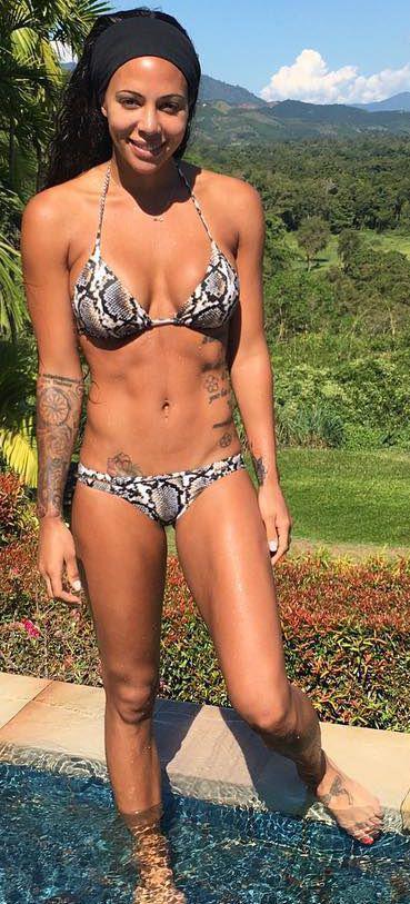 Syd's Front Bikini Beauty | Scrolller