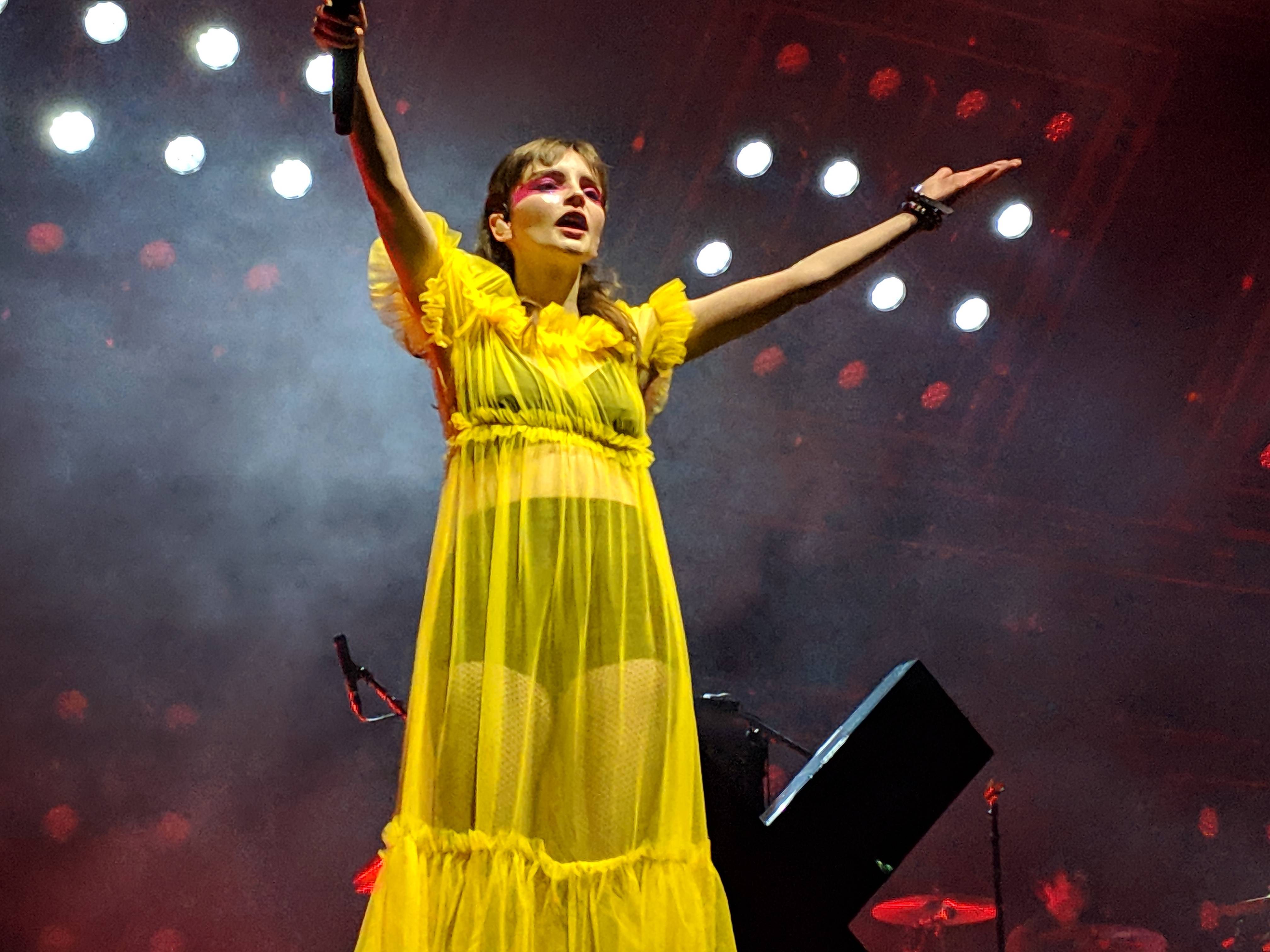 T-posing to assert dominance over the audience | Scrolller