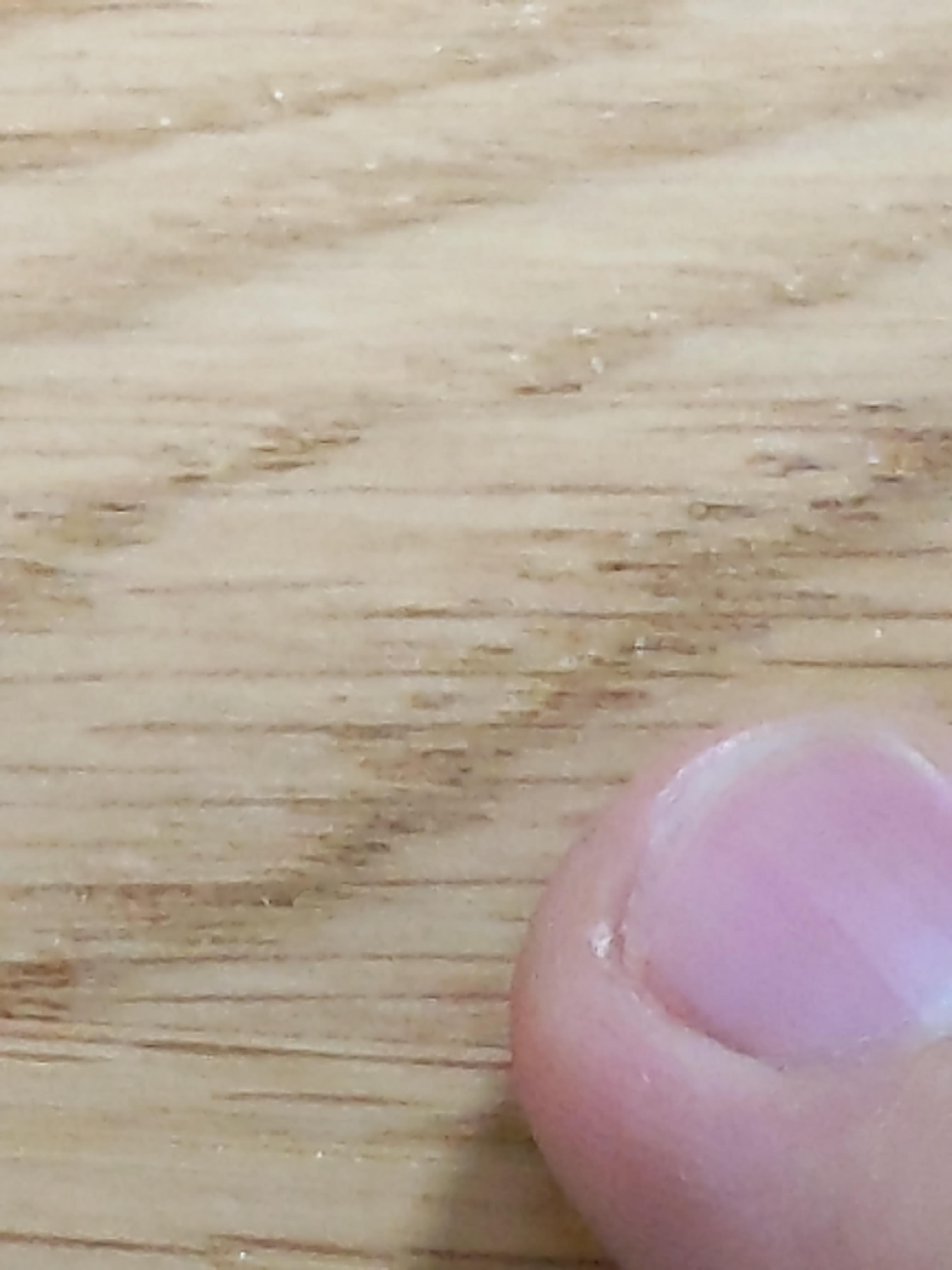 Table Close-up, 8/10, grain orientation is perfect, good cleavage showing, nice varnish finish ...