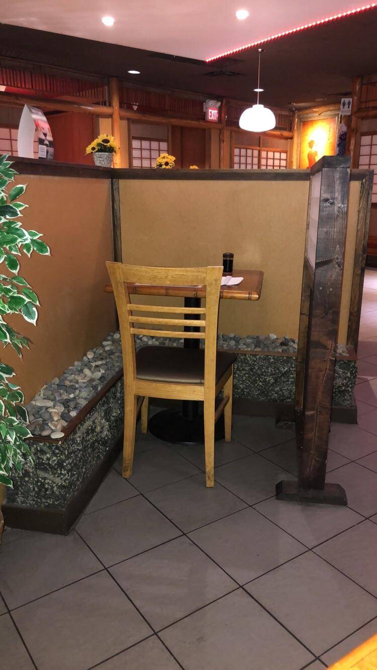 Table for one at a Japanese restaurant | Scrolller
