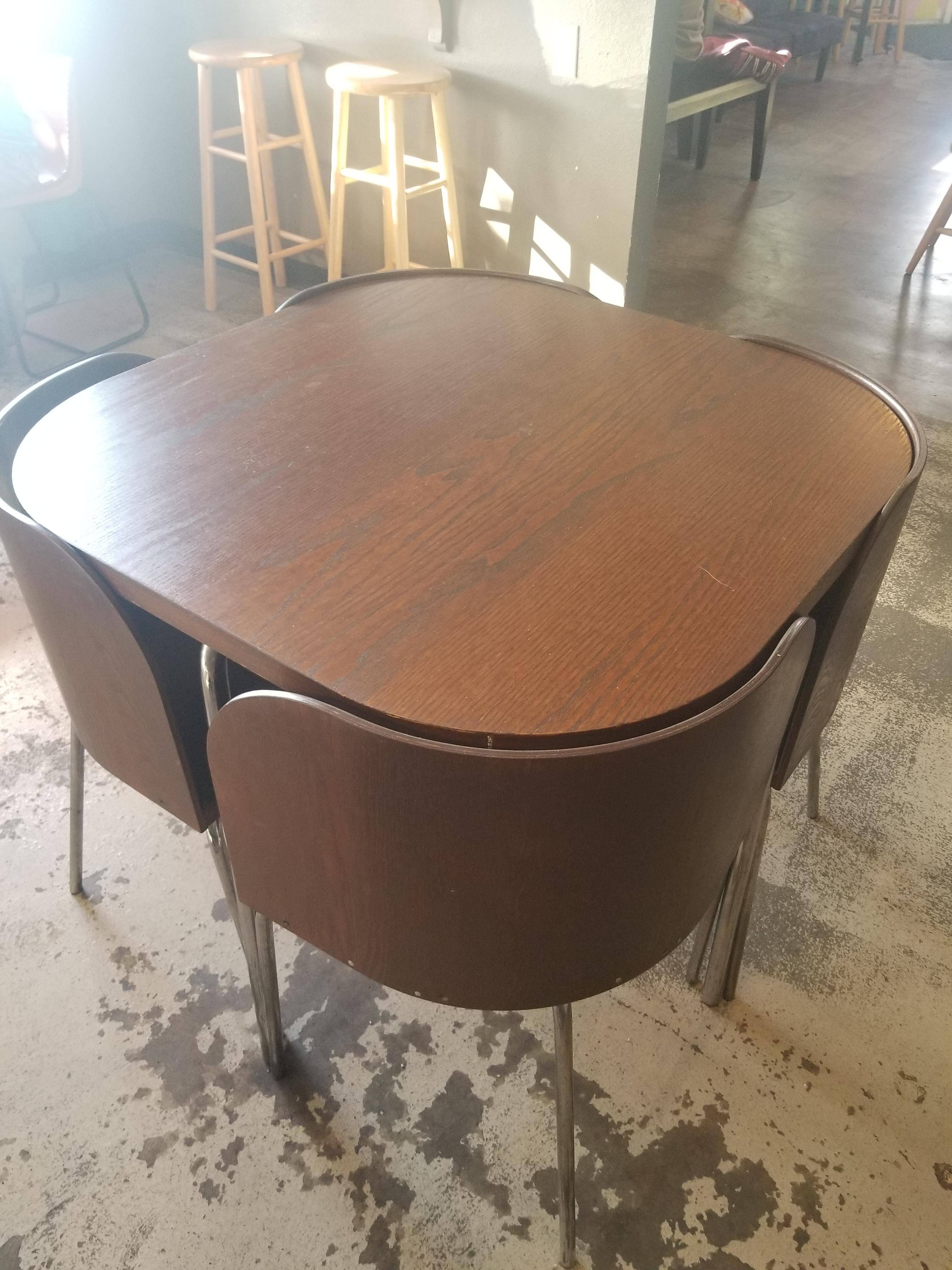 Table set identification help | Scrolller