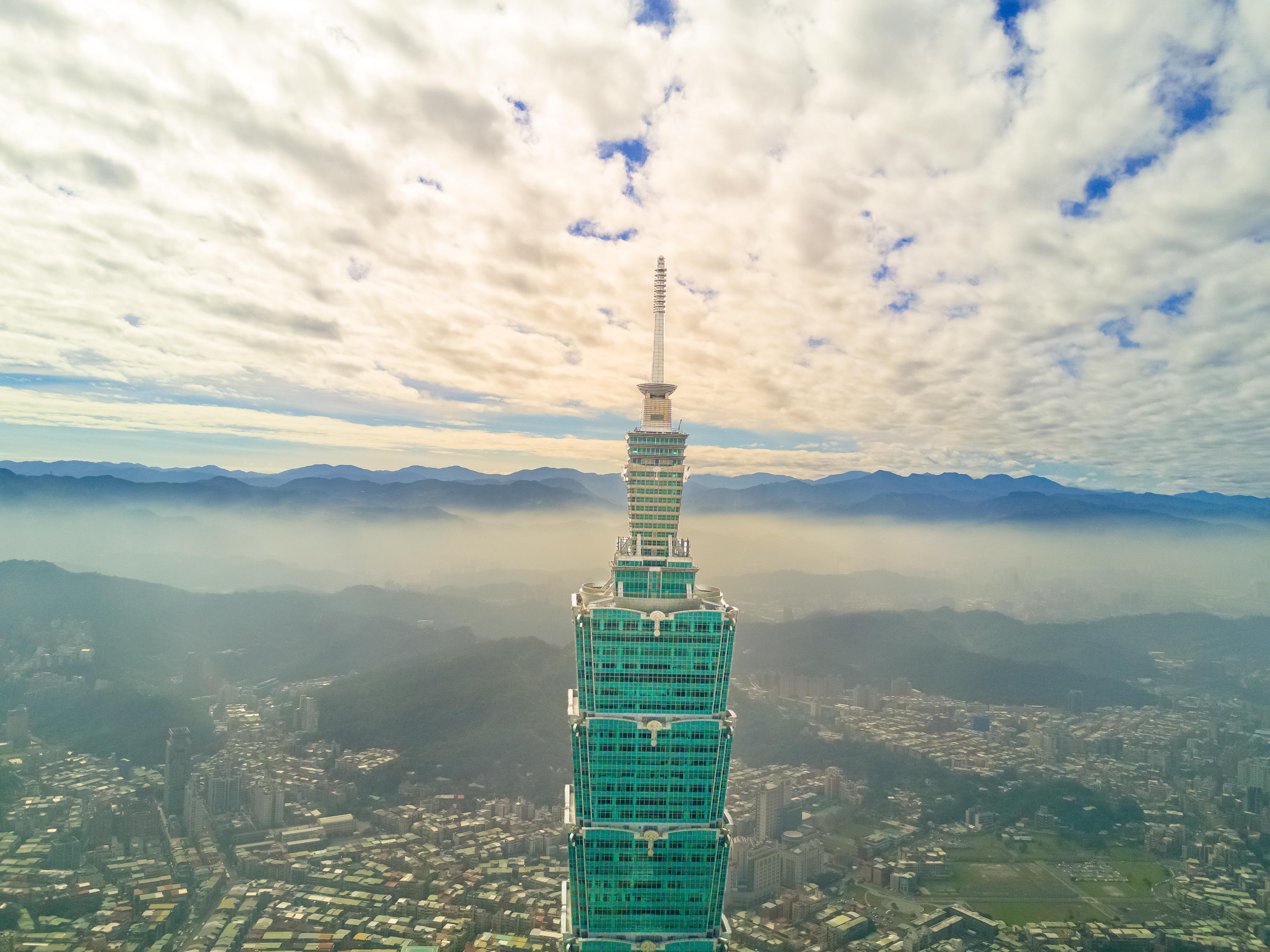 Taipei 101 with perspective. | Scrolller