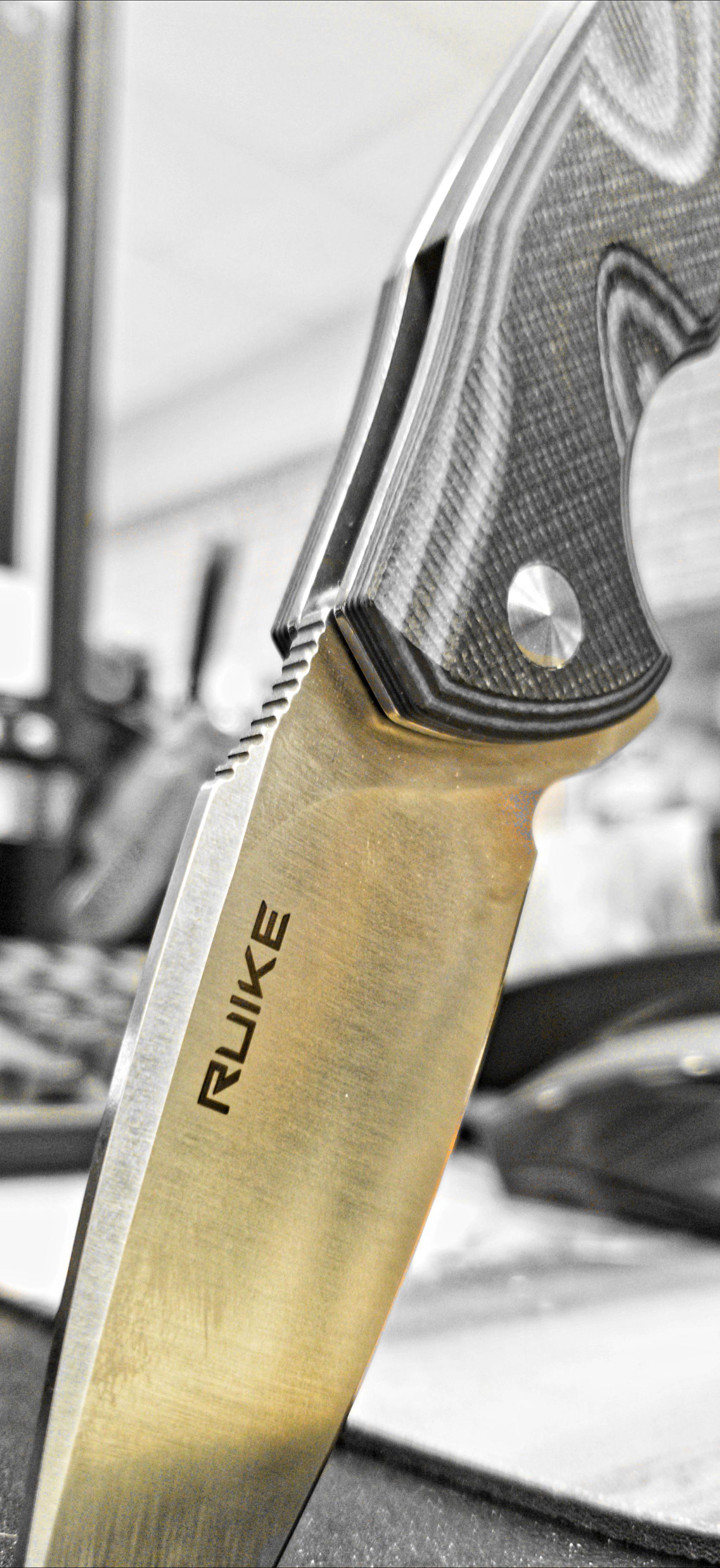 Taking fancy pictures of basic knives 👌 | Scrolller