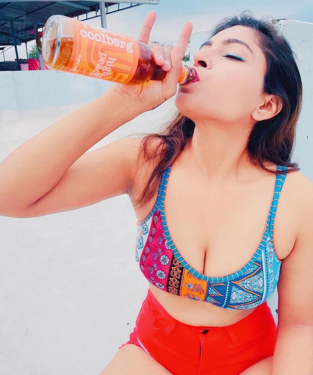 Tanya Chaudhari | Scrolller