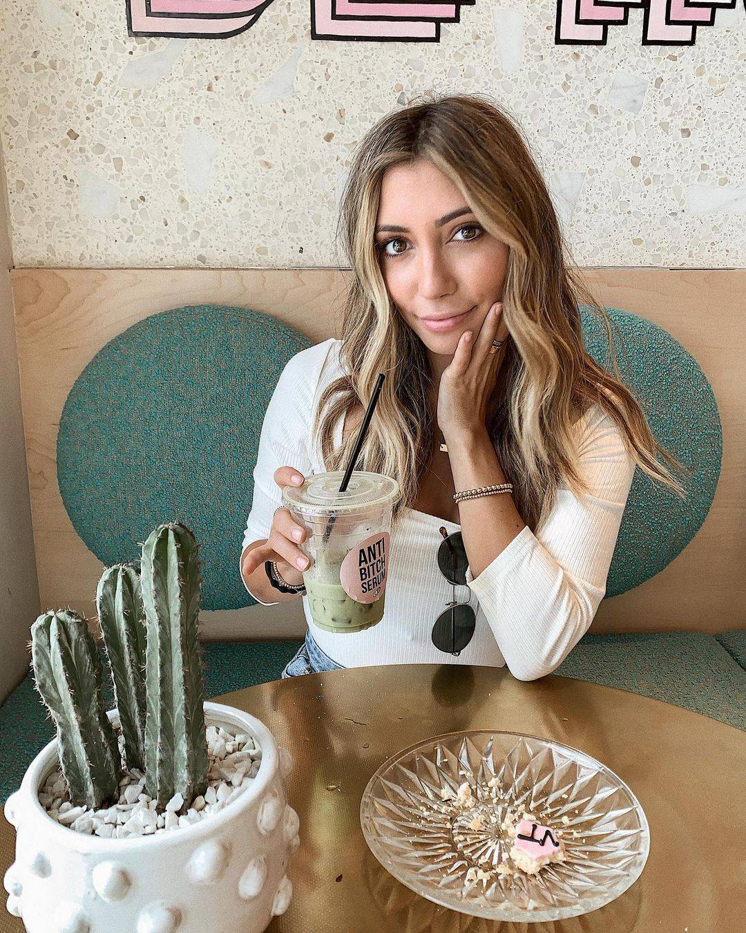 Tara Michelle | Scrolller