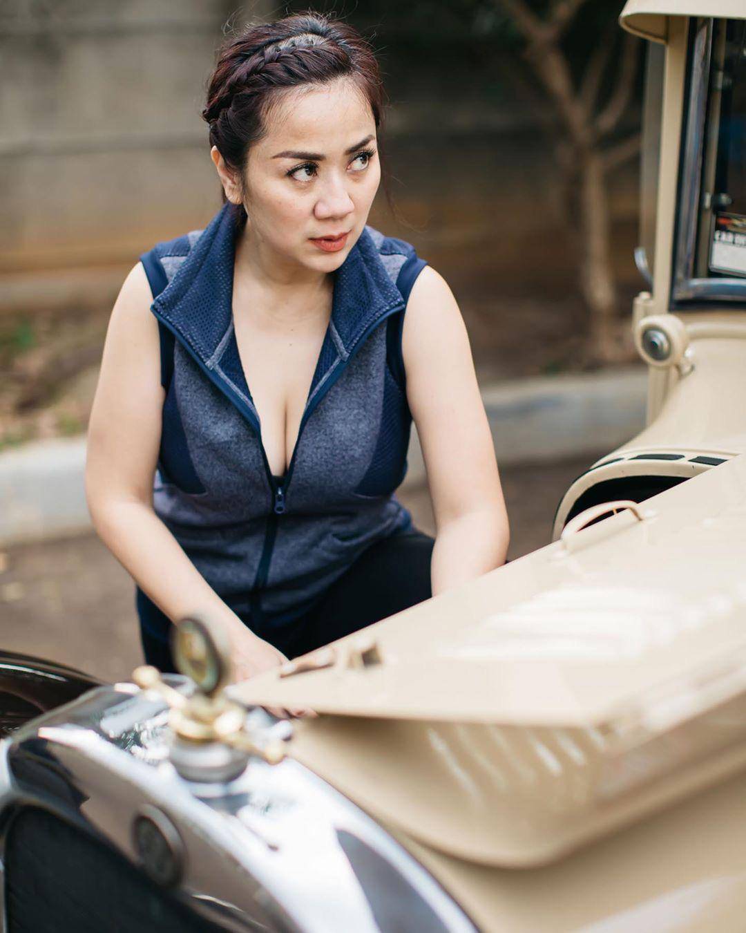 Tatapan bu ernie | Scrolller