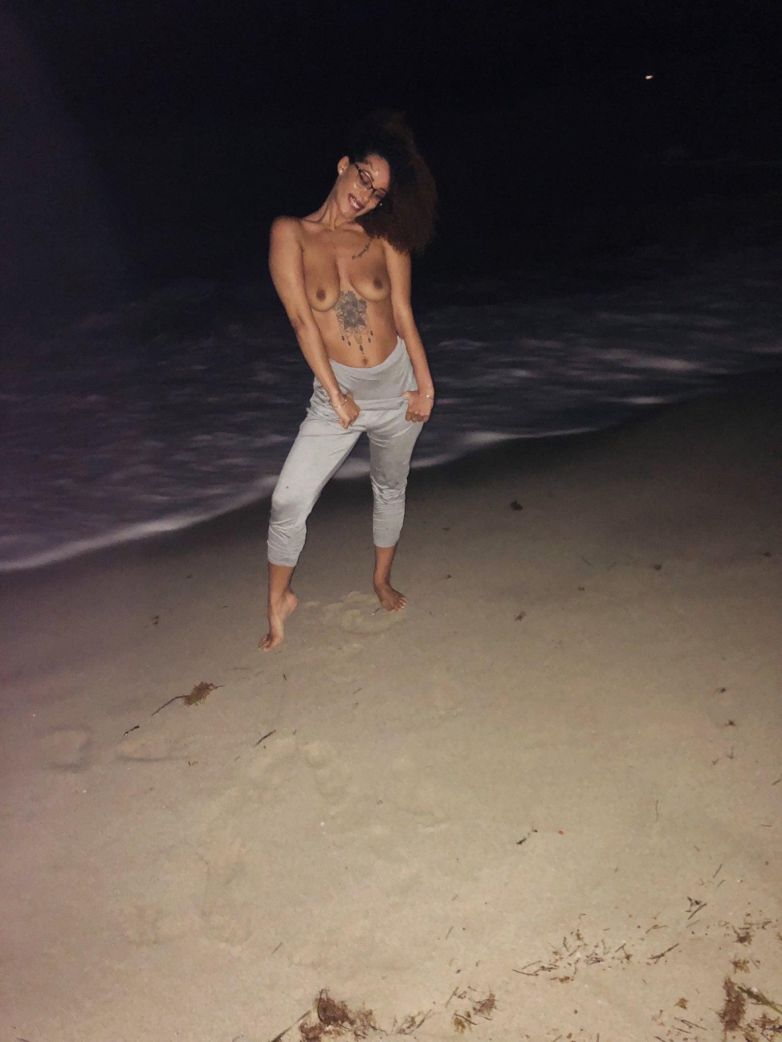 Tattooed chick | Scrolller