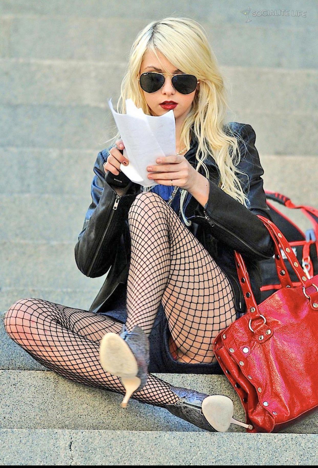 Taylor Momsen | Scrolller