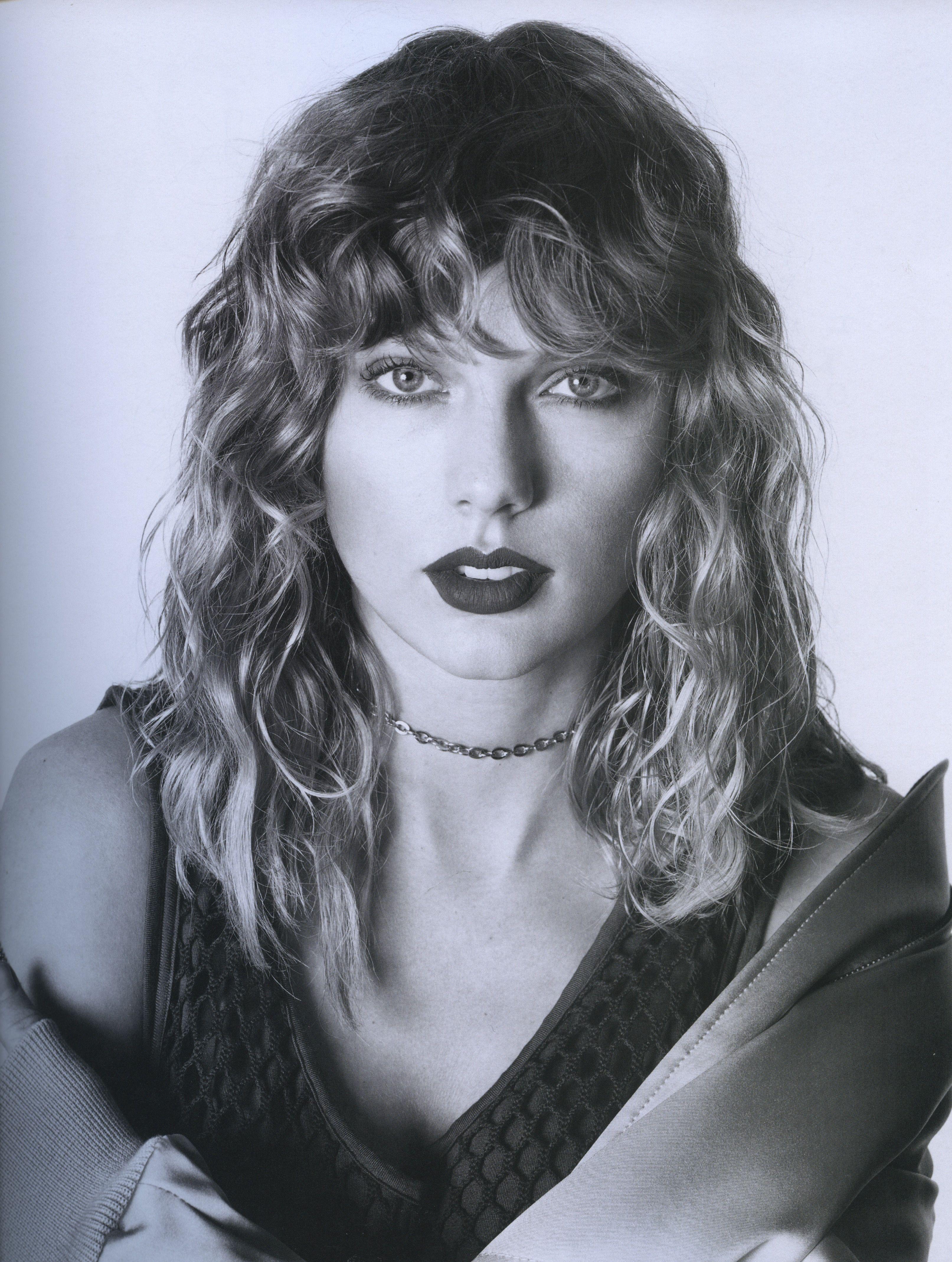 Taylor Swift | Scrolller
