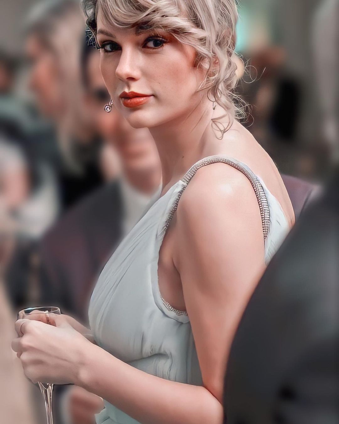 Taylor Swift absolutely gorgeous 😍 | Scrolller