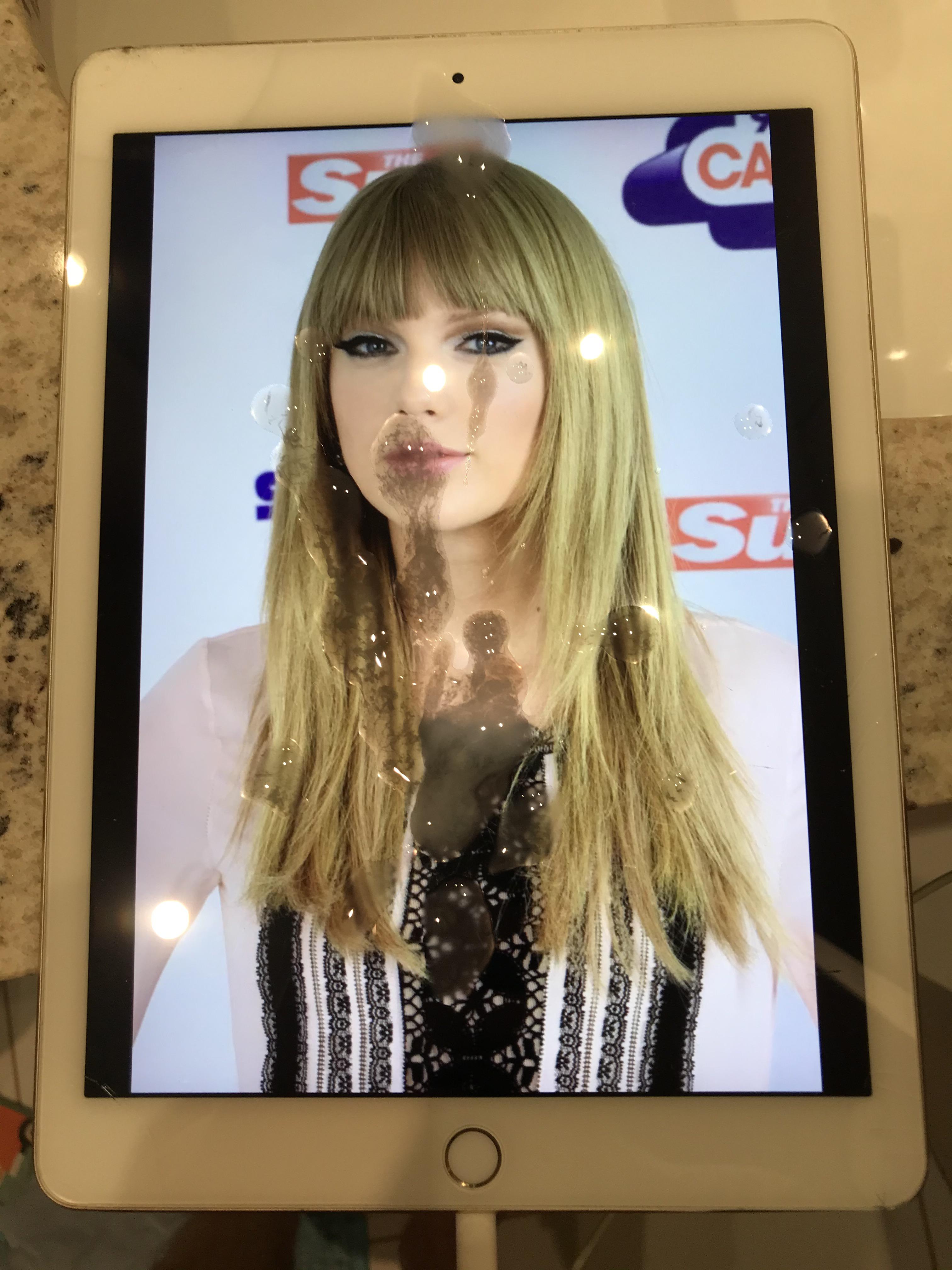 Taylor Swift covered | Scrolller