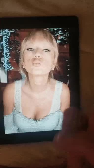 Taylor Swift getting it again | Scrolller