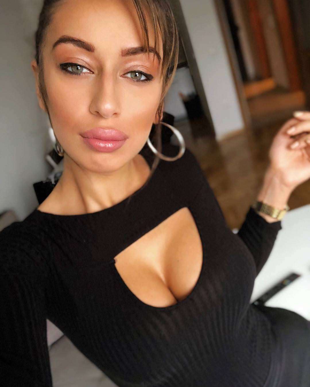 Tea Tairovic | Scrolller