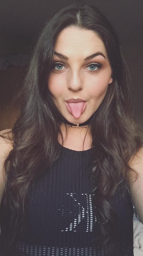 Teasing beauty | Scrolller