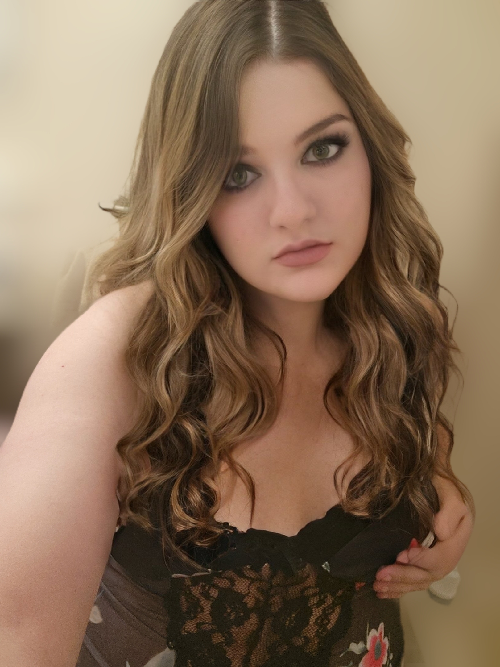 Tell me I look hot. | Scrolller