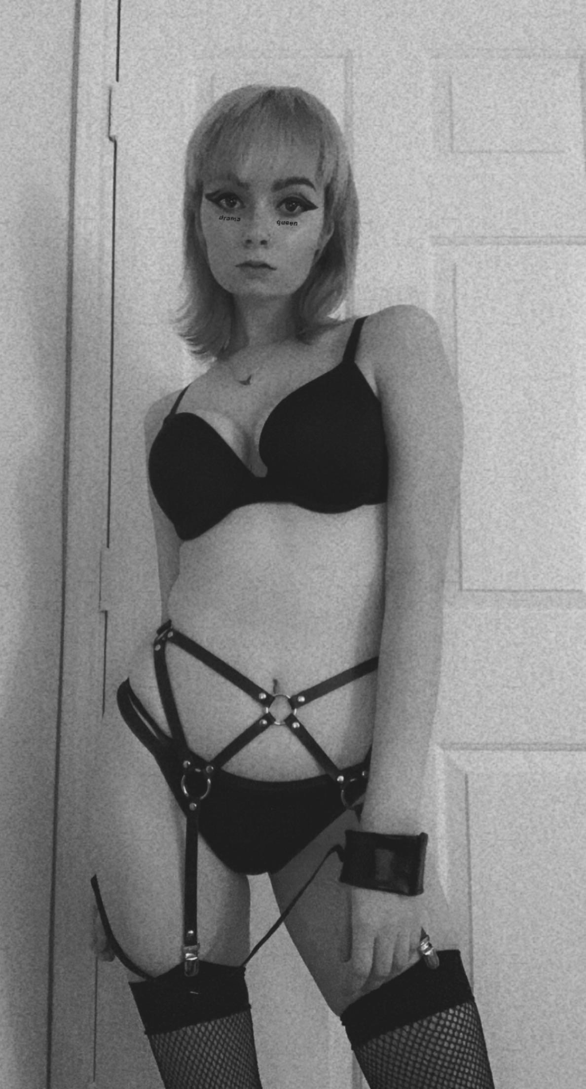 dramatic bound babe | Scrolller