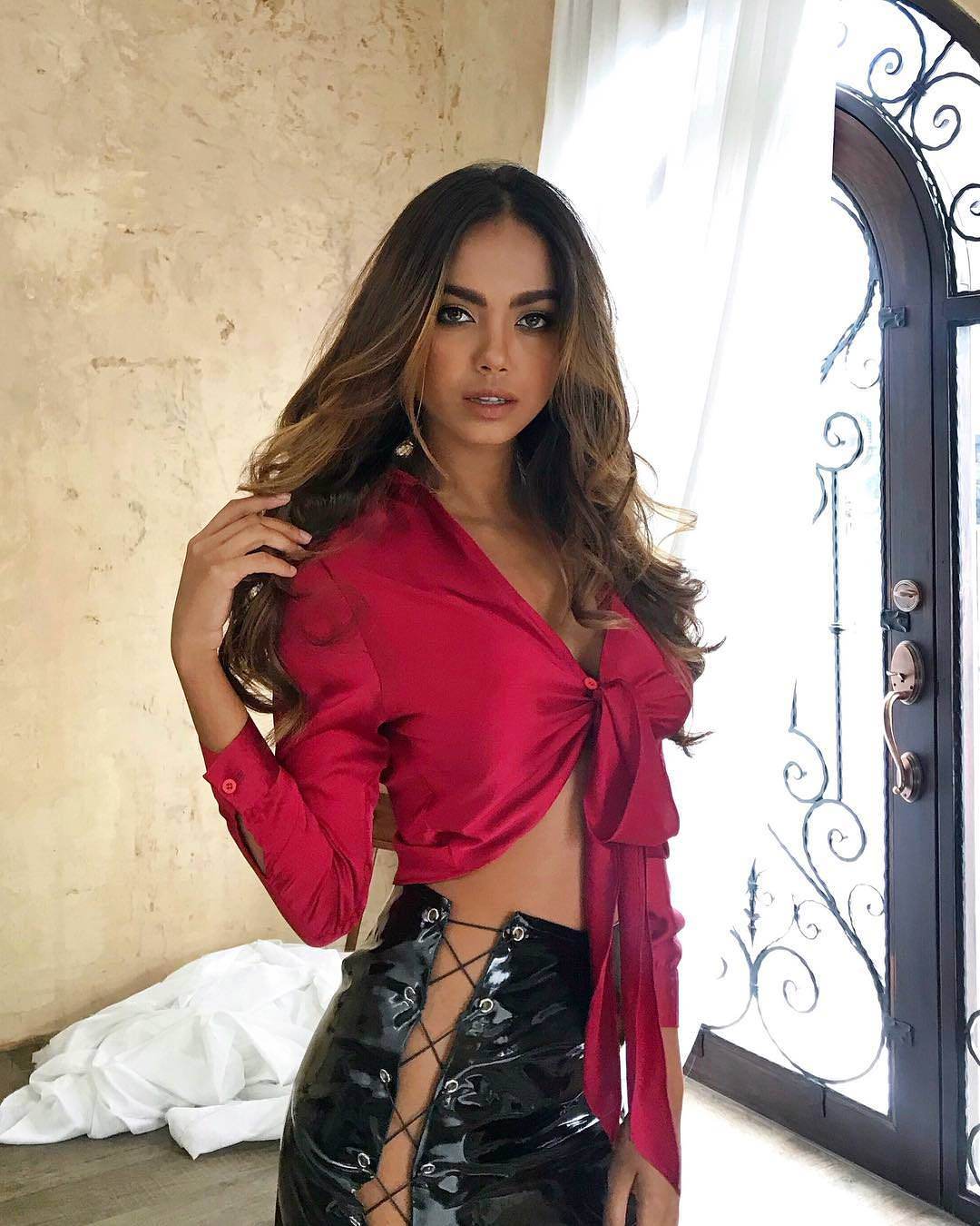 Thai / German | Scrolller