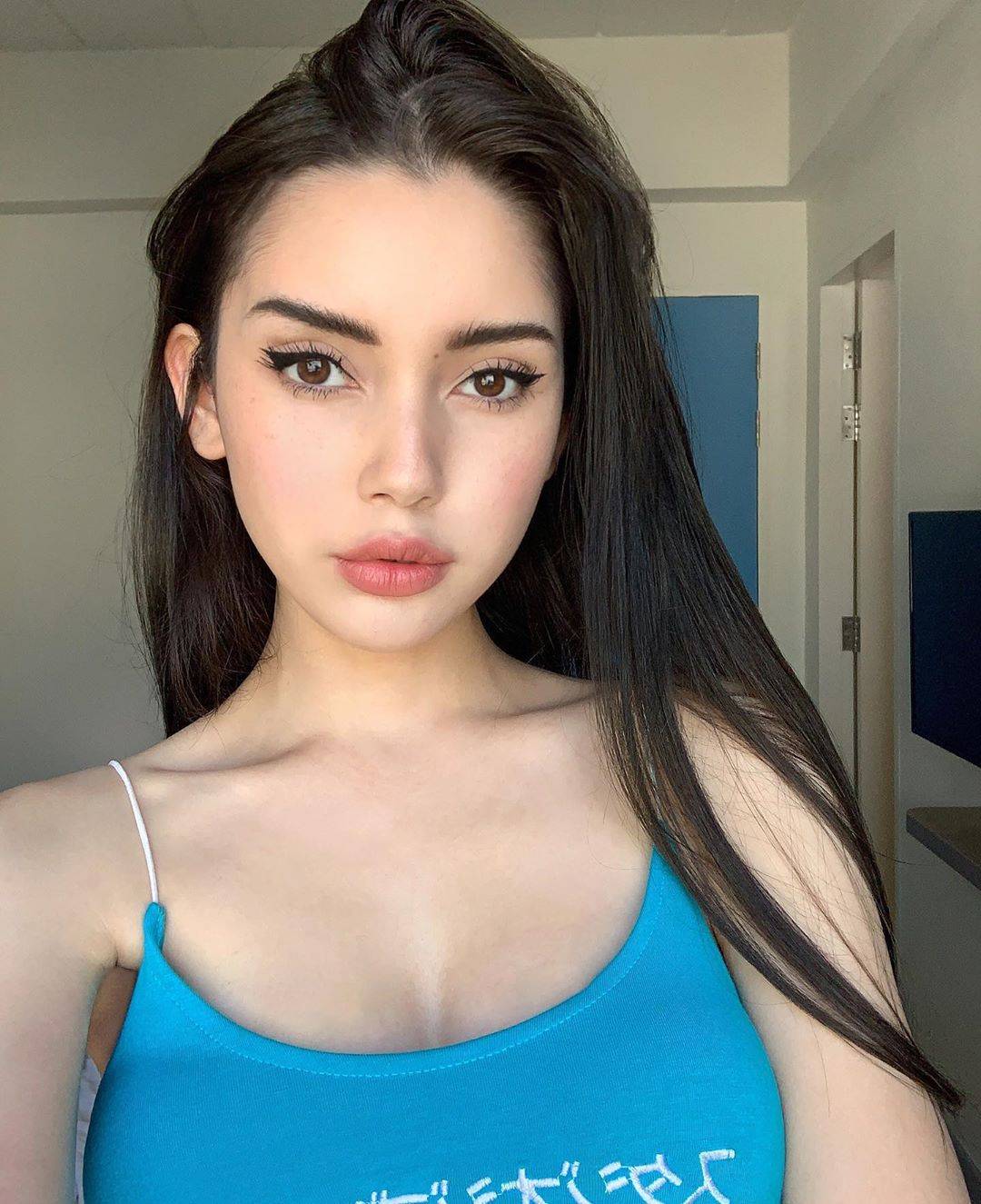 Thai / German | Scrolller