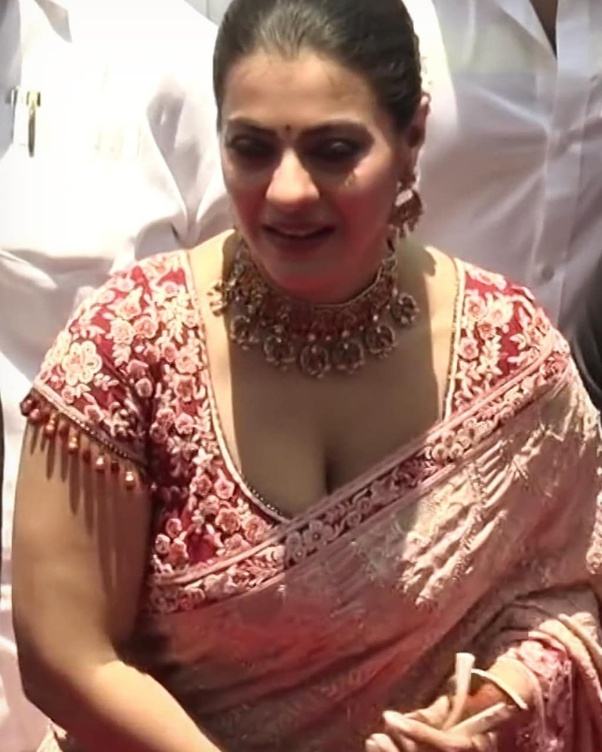 That chubby hot cleav of Kajol Milfie 🔥💦 | Scrolller