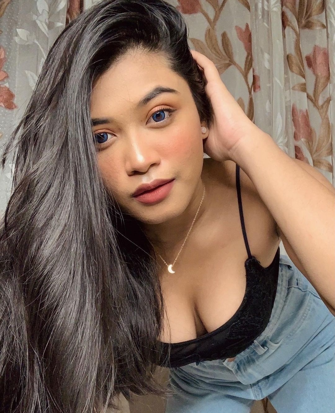 That clevage though. | Scrolller