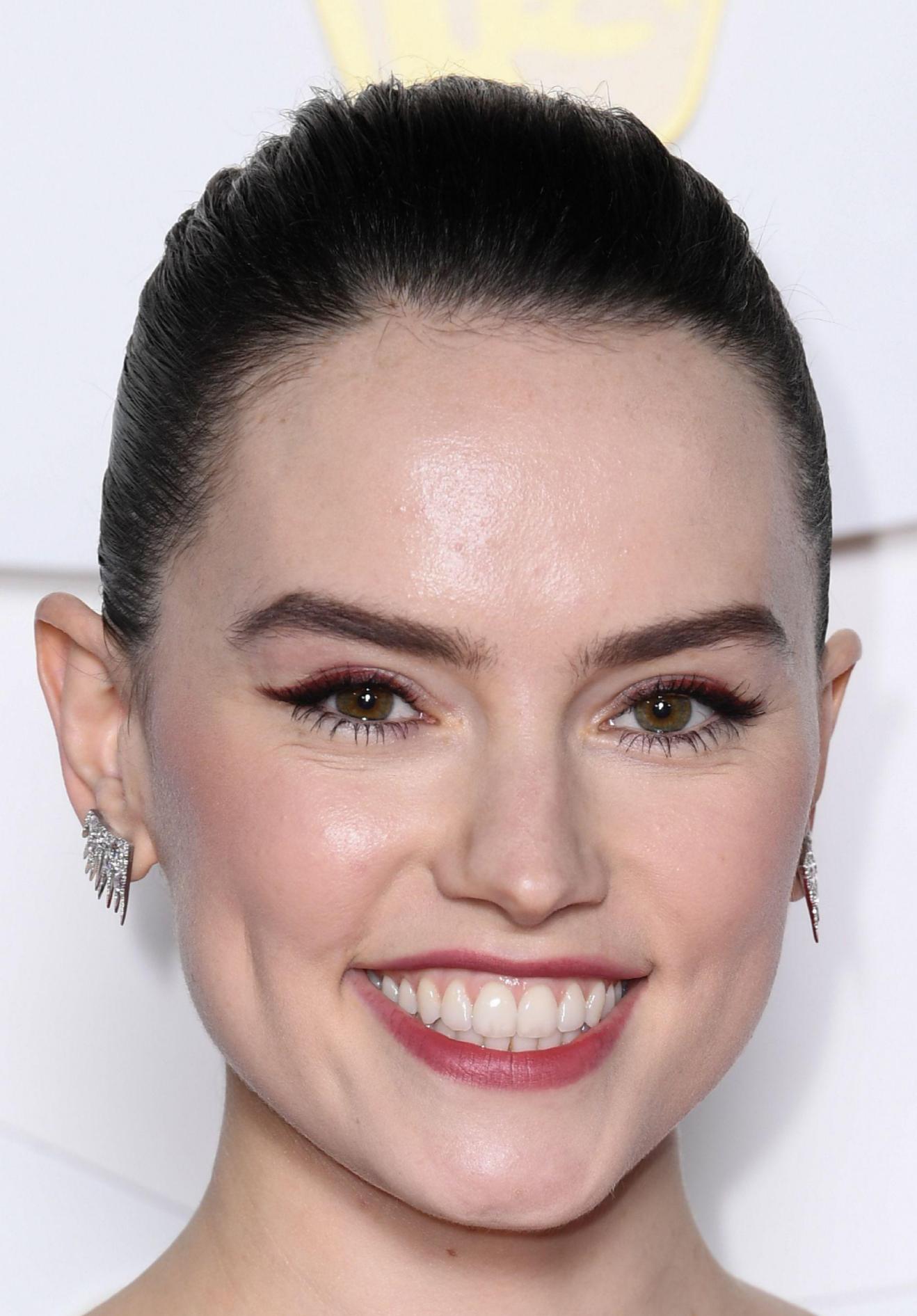 That perfect mouth to suck your cock. Her perfect forehead for your jizz to land on. | Scrolller