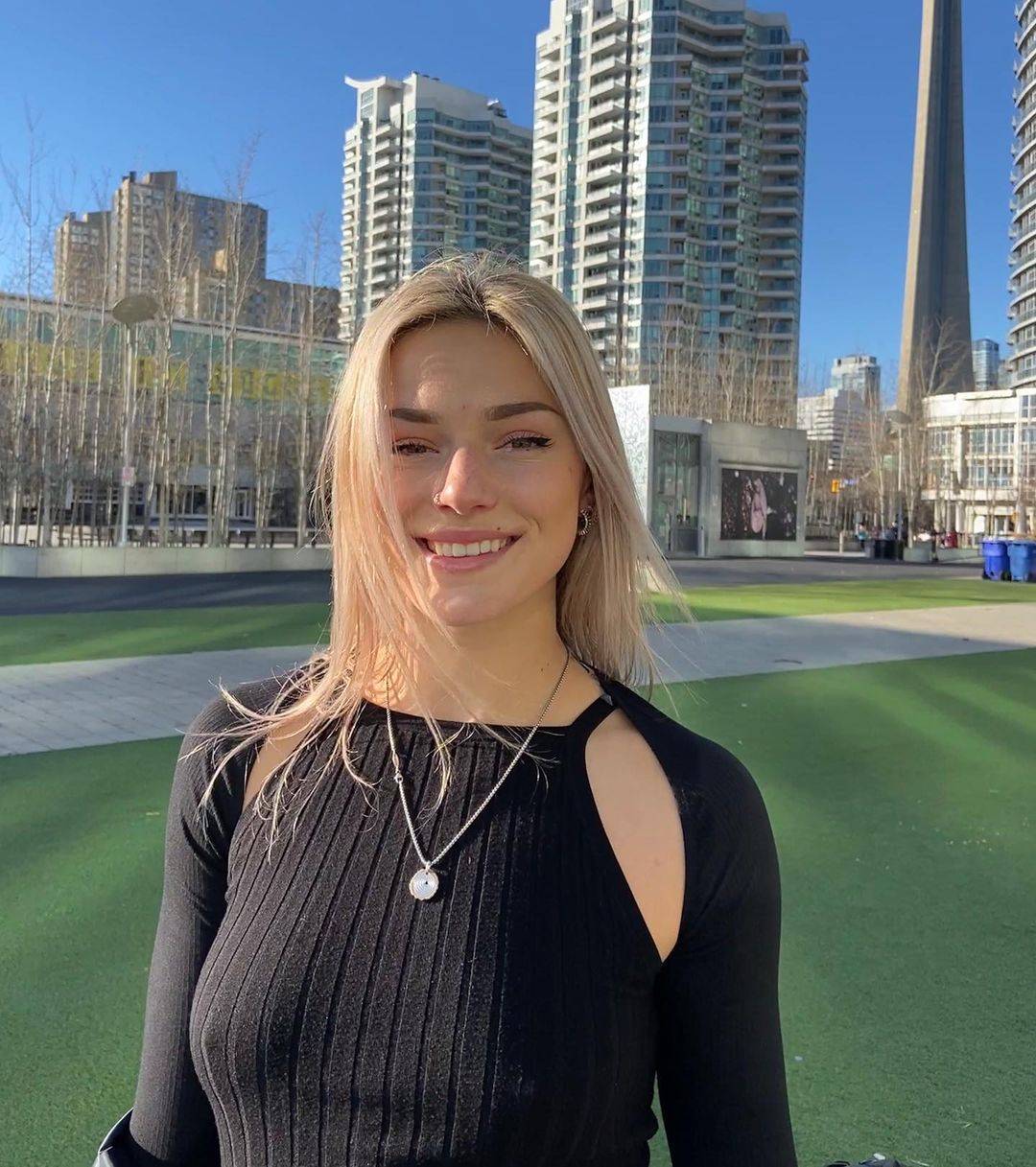 That smile and the view | Scrolller