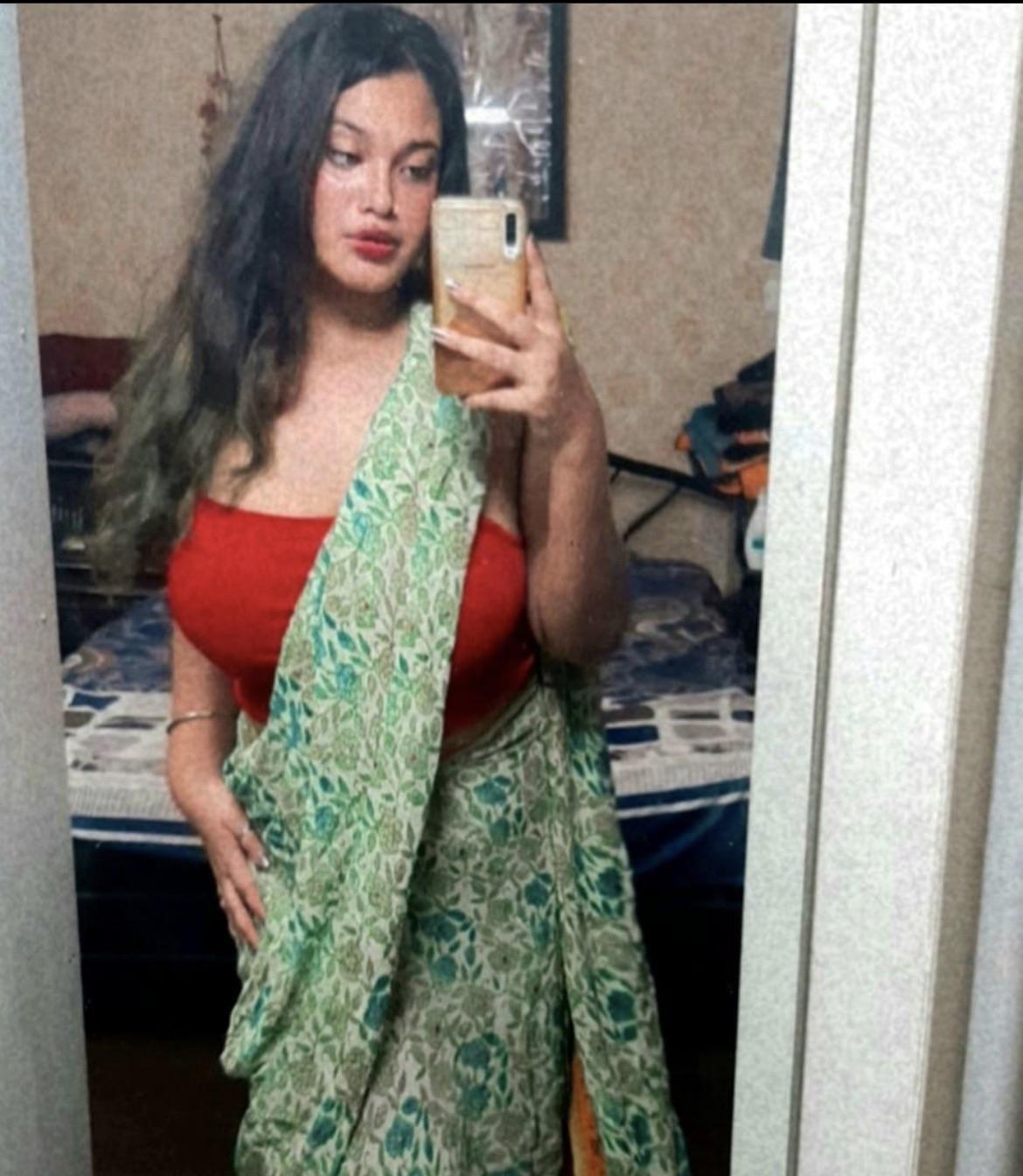 The amount of trust she has in those straps | Scrolller