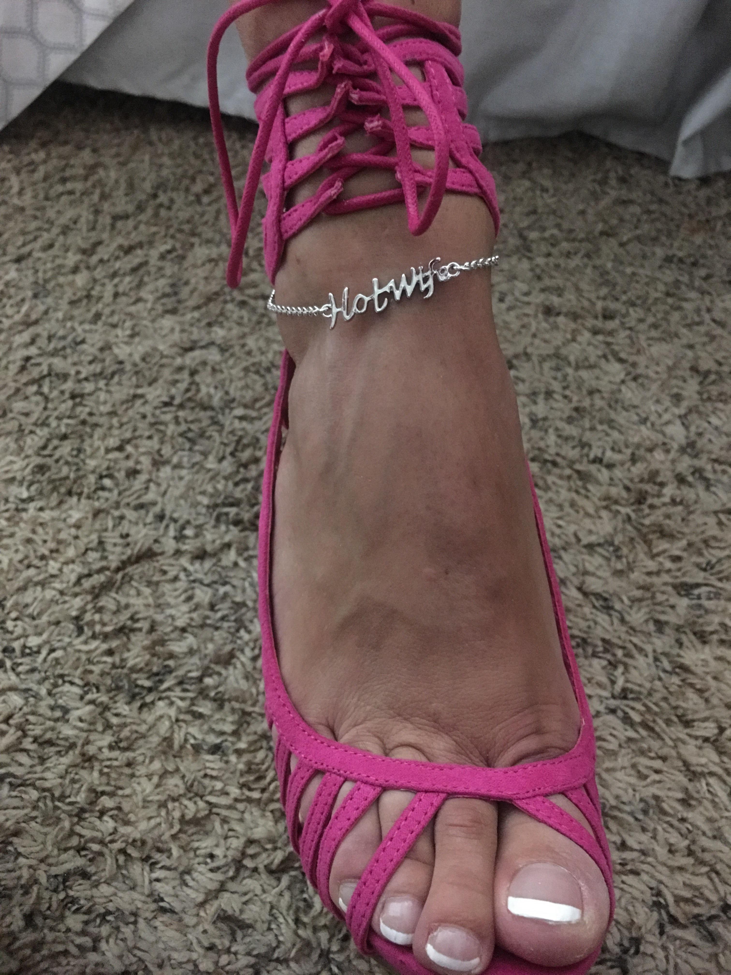 The anklet on display every time! | Scrolller
