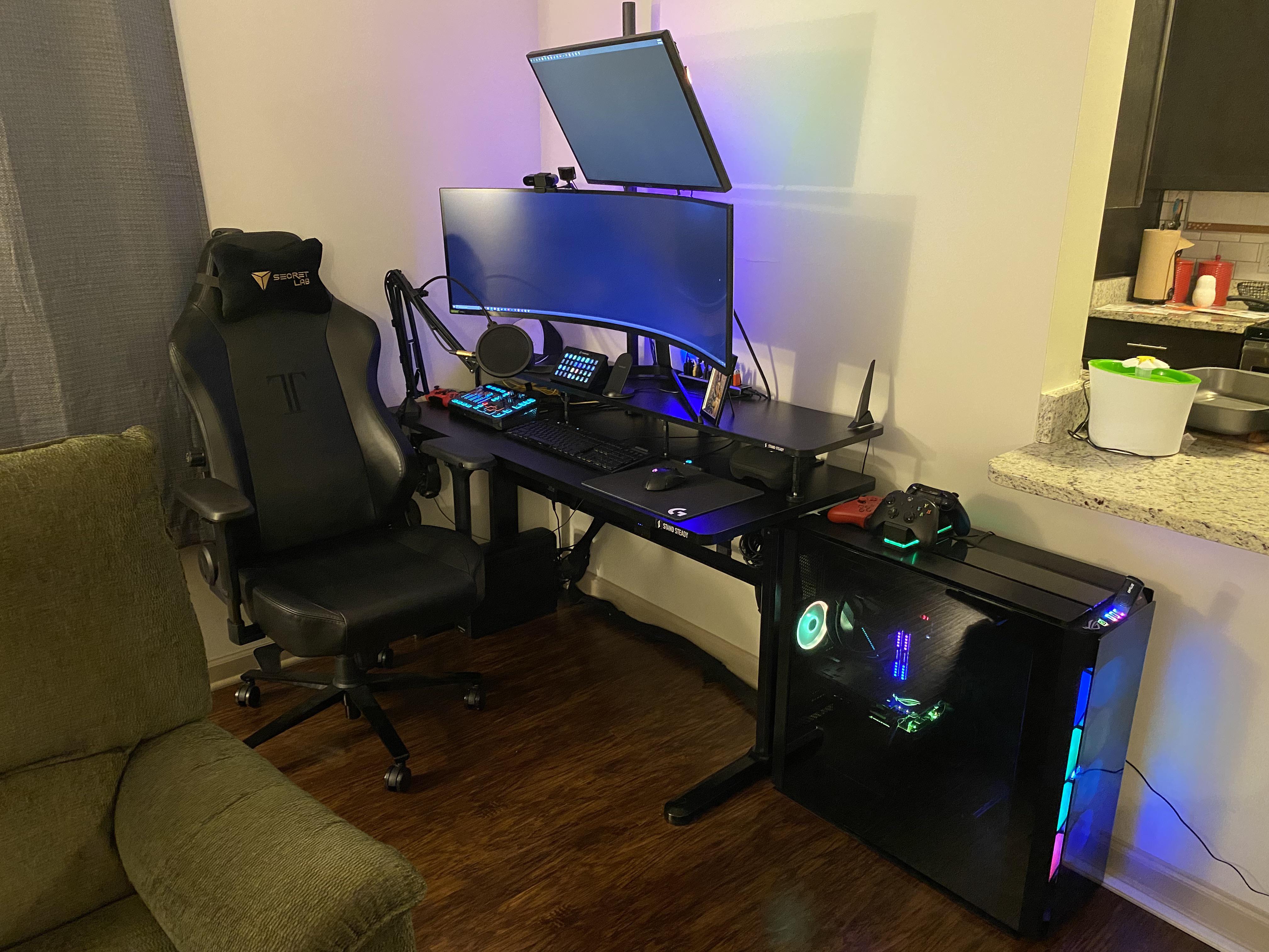 The apartment corner setup | Scrolller